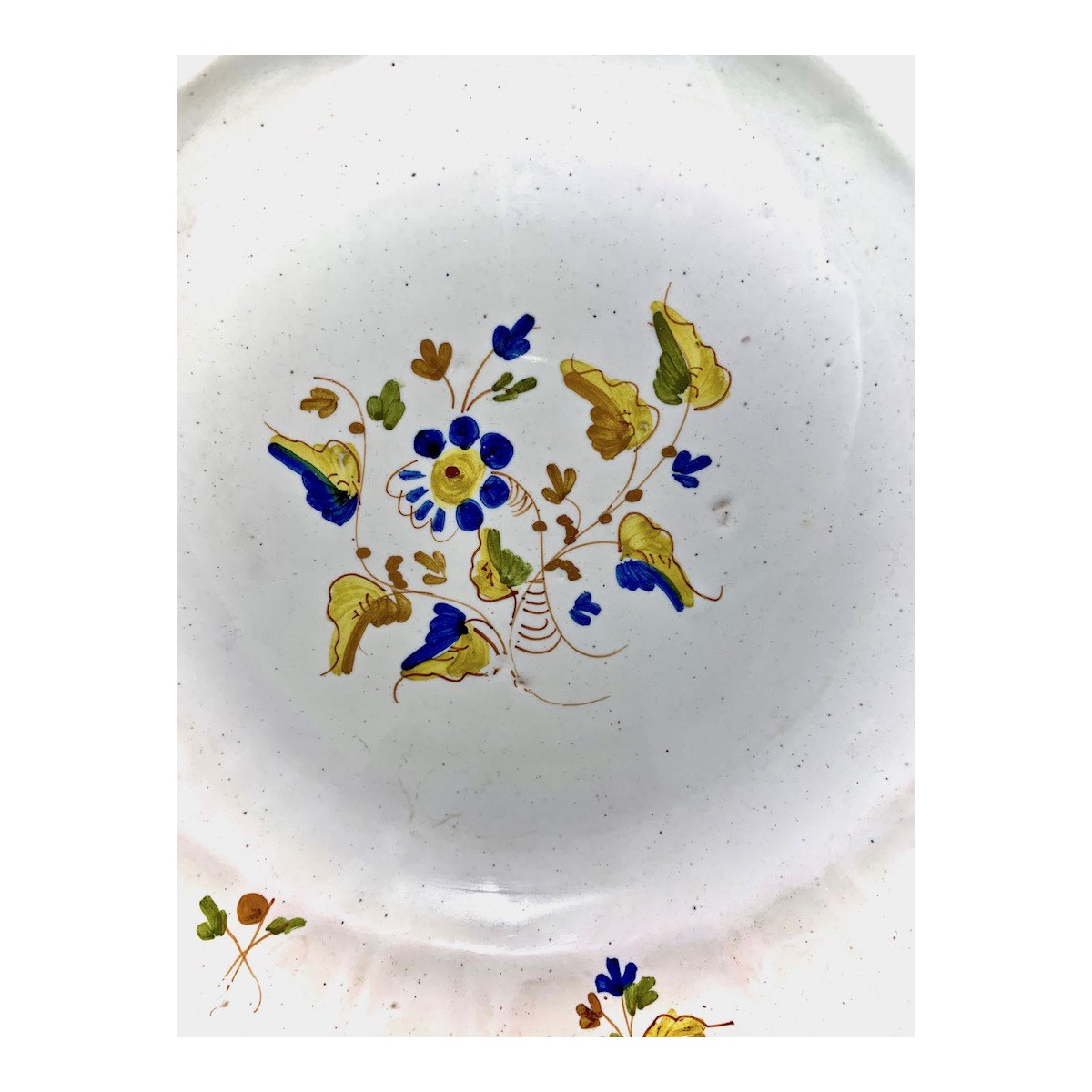 Plato de cerámica de Alcora del siglo XIX