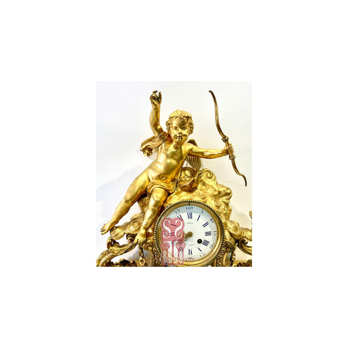 Reloj de sobre mesa francés bronce dorado del siglo XVIII